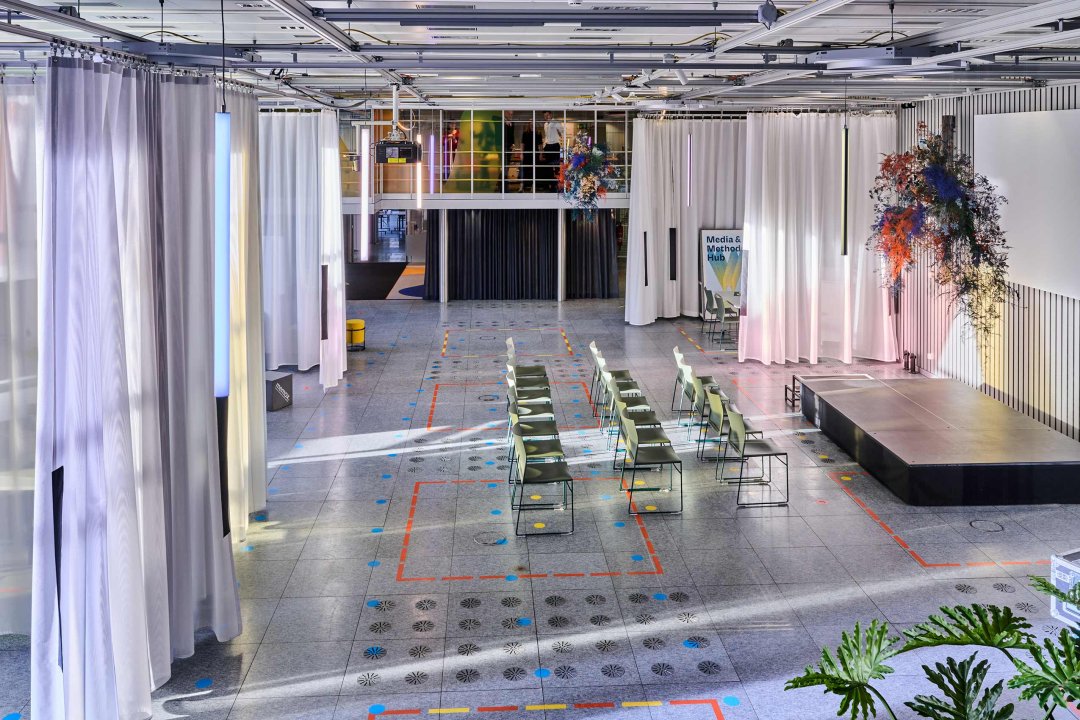 Innowacyjne przestrzenie edukacyjne ETH Zurych z krzesłami Profim