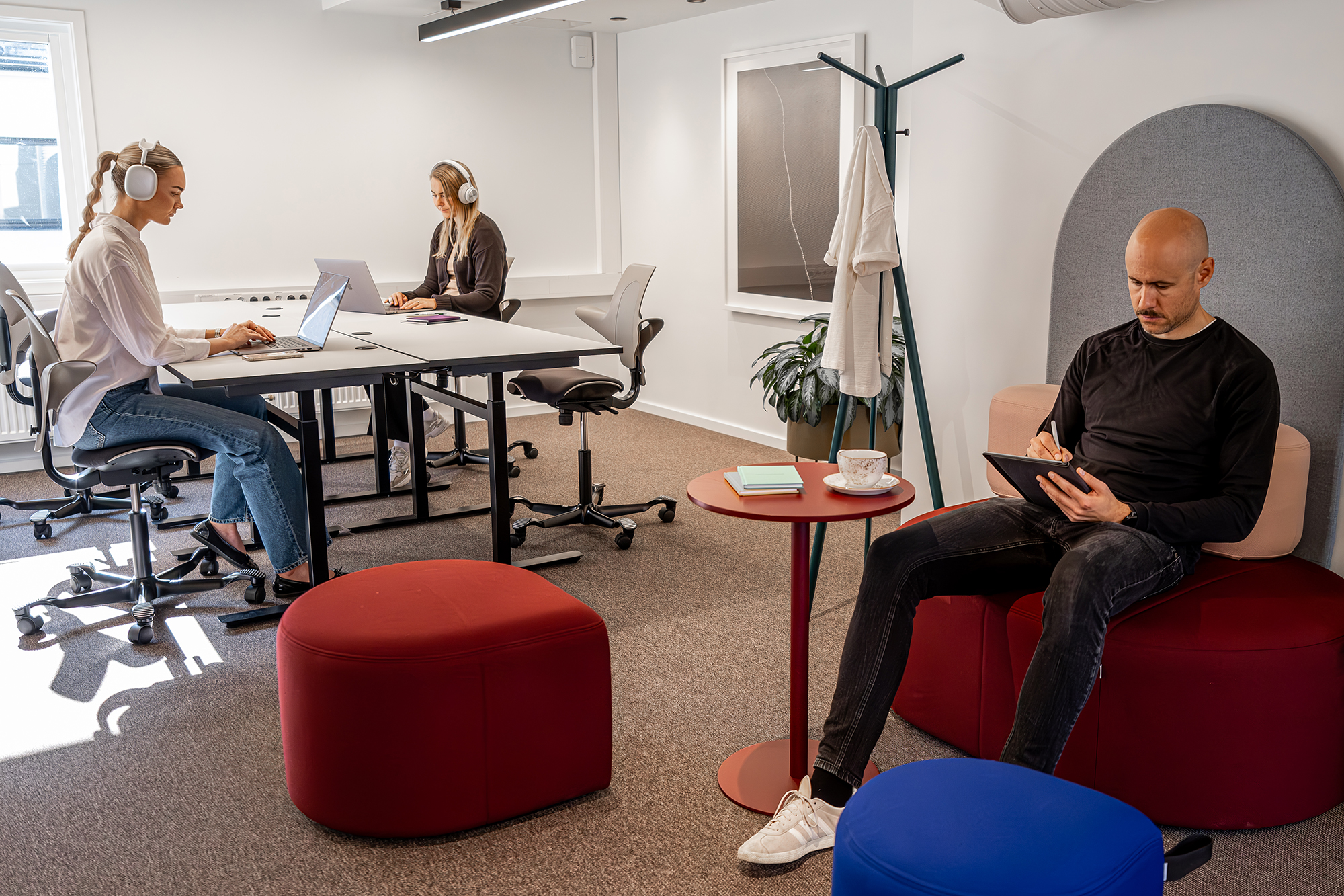 Noor Collection By Profim Modern Office Furniture