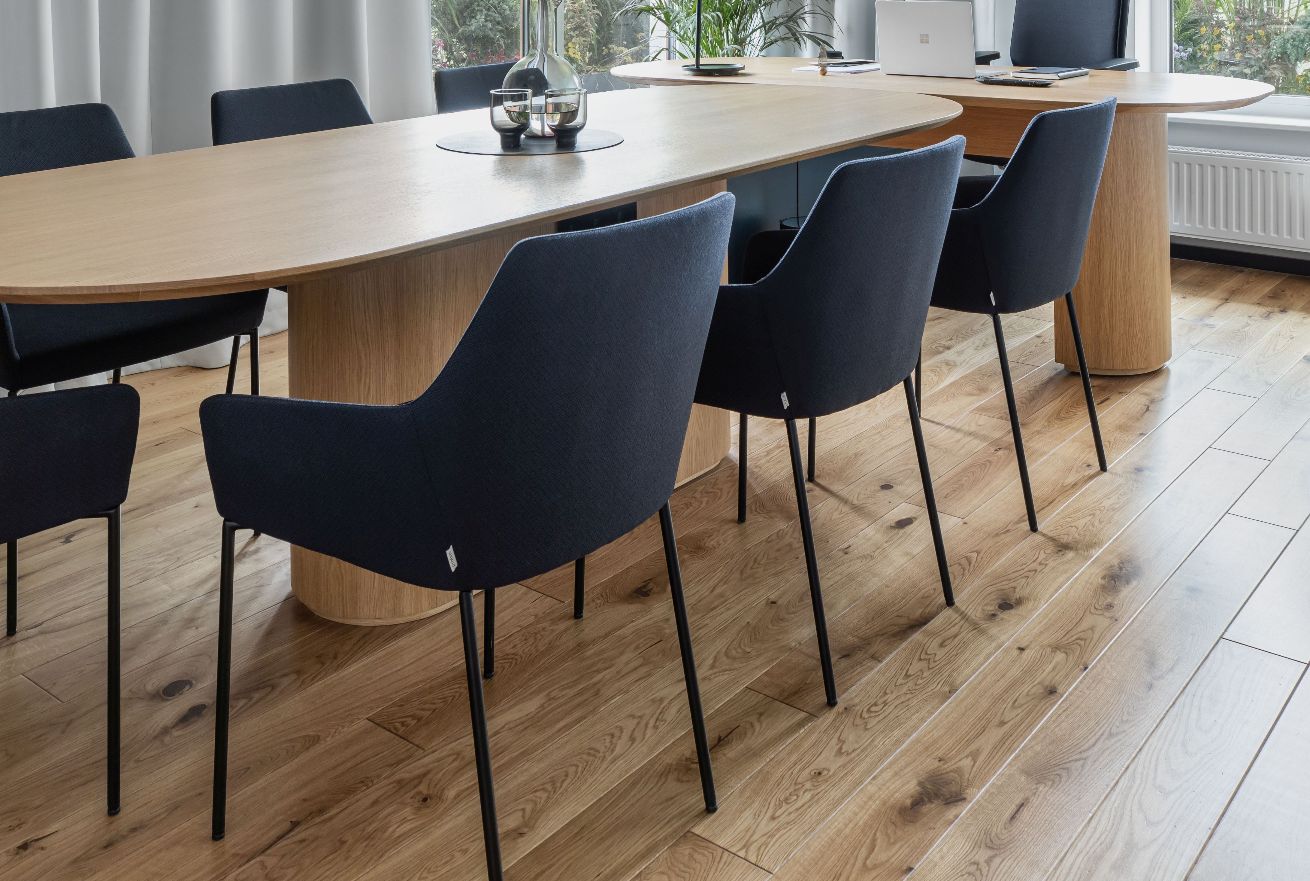 Chic - Profim - lekki i wygodny fotel od Christophe Pillet